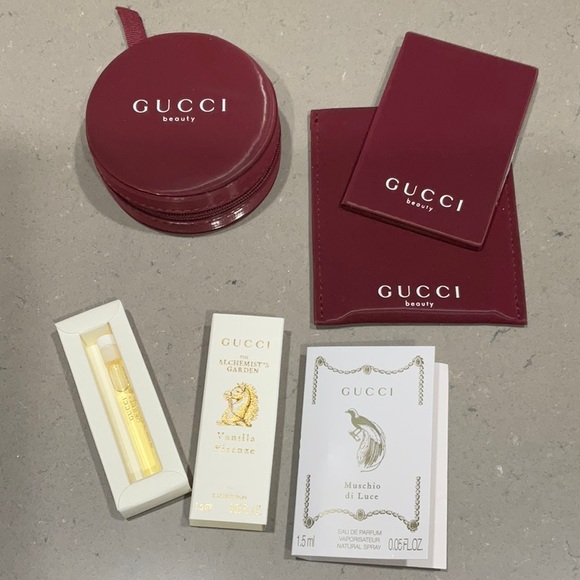 Gucci | Makeup | Gucci Beauty Compact Mirror With Case Zip Pouch ...